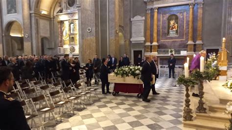 Funerale Di Roberto Bertazzoni Folla E Duomo Gremito Per Lultimo Saluto