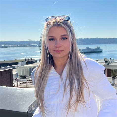 Melina Zaytseva Marketing Assistant Louvre Media Linkedin