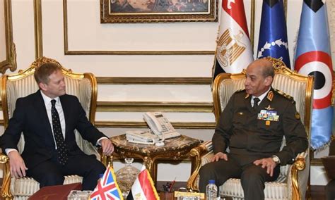 وزير الدفاع يبحث مع نظيره البريطانى الأوضاع بالشرق الأوسط التعمير