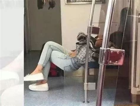 内涵段子姑姑这小女孩屁股真性感漂亮