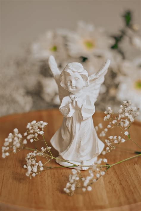 Figurka aniołka z gipsu 13 cm