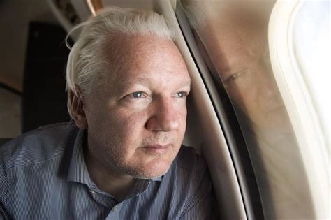 Sol Playa Y Surf Nueva Vida Australiana De Julian Assange En