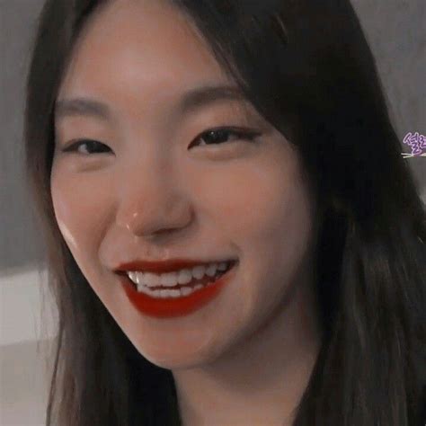 Itzy ↳ Icon ↳ Hwang Yeji Coreana