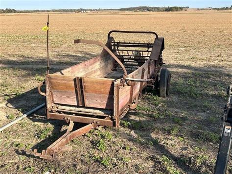 David Bradly Manure Spreader Ground Driven Floor Rotted Out Chain