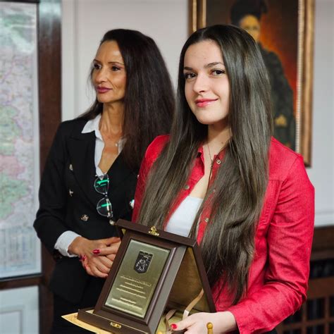 Николай Рашков За мен беше чест да връча Почетния знак