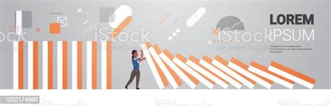 강조 사업가 중지 도미노 효과 위기 관리 연쇄 반응 금융 개입 갈등 방지 개념 수평 전체 길이 복사 공간 벡터 일러스트 도미노 효과에 대한 스톡 벡터 아트 및 기타 이미지