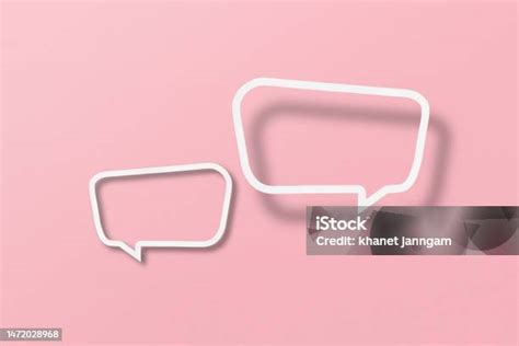백서는 분홍색 종이 배경에 설정된 말풍선 모양을 잘라냅니다 0명에 대한 스톡 사진 및 기타 이미지 0명 Brand Name
