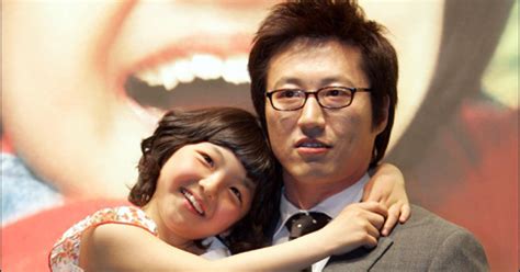 [포토엔]박신양 아빠품에 안긴 사랑스런 딸 서신애