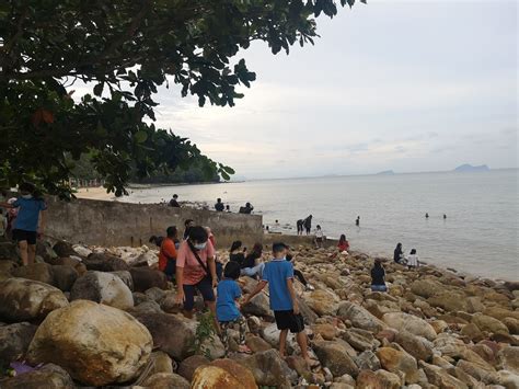 砂州眼 Sarawak Eye 国庆假期，凉凉天气古晋人是不是太久没有出来了，今天都来海边看海听海透透气，d