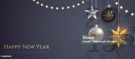 새 해 복 많이 받으세요 2019 배너 템플릿 복사 공간 크리스마스 완구 및 어두운 배경에 빛 전구 Garlands 걸려 겨울 휴가 카드 개념 벡터 Eps 10 12월에