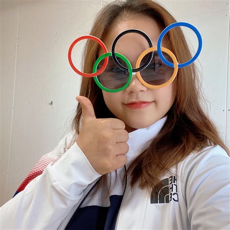 이슈유머 오륜 선글라스를 쓴 체조선수 여서정