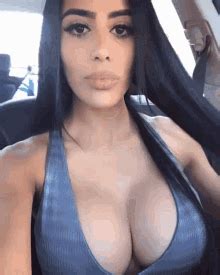 Sexy Boobs And Cleavage S Tenor