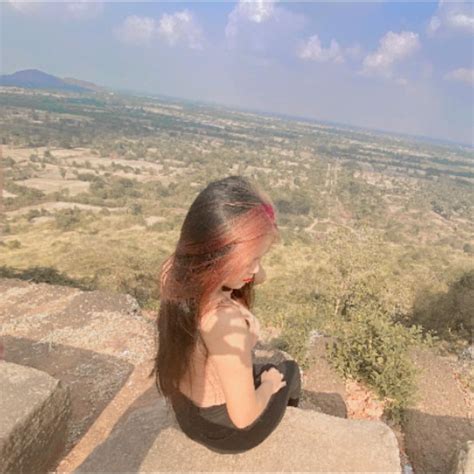 Sreymom ស្រីមុំ