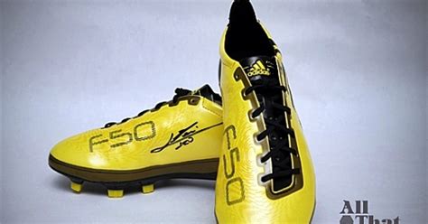 메시 친필 사인 축구화 국내 경매서 250만원 돌파