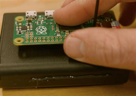 Raspberry Pi Zero Pirate Radio Throwie Make