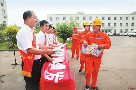 轩岗煤电同华煤业公司开展安全宣传咨询日活动 忻州在线 忻州新闻 忻州日报网 忻州新闻网