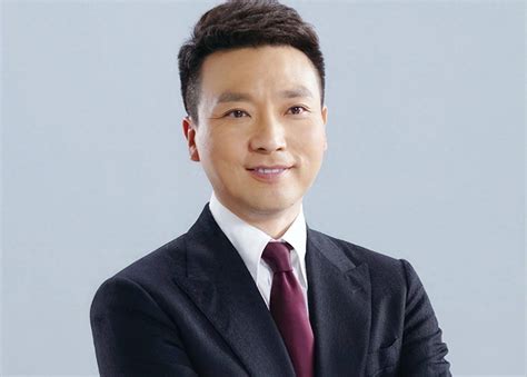 同是电视主持人，康辉官职大还是撒贝宁大？工作观众节目