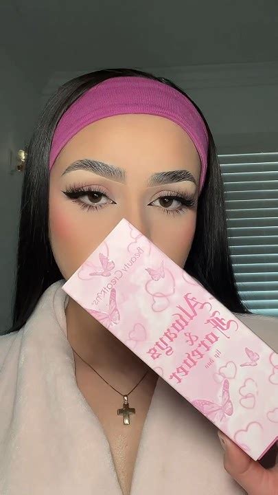 En Un Sueño Muy Raro 😵‍💫💞 Makeuptutorial Makeuplook Lipcombo Lashes Beautycreations