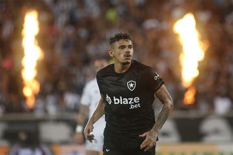 Reforço Do Santos Tiquinho Soares Se Despede Do Botafogo