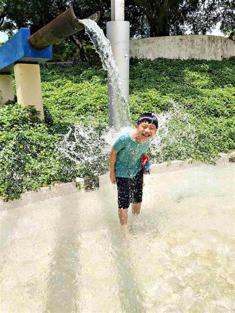 【桃園景點】龍潭運動公園。免費玩水玩到high 。夏日溜小孩好去處 Dina的幸福旅程