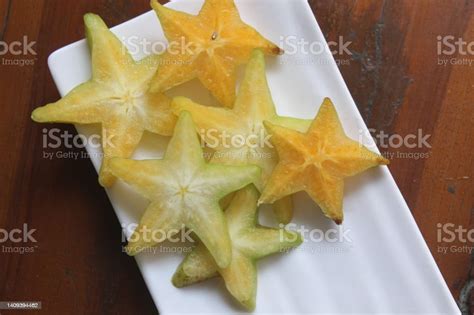 Averrhoa Carambola는 별 과일의 과학적 이름입니다 0명에 대한 스톡 사진 및 기타 이미지 0명 건강한 식생활