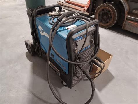 Miller Millermatic 255 Mig Welder With Built In Wire Feeder Mig Gun