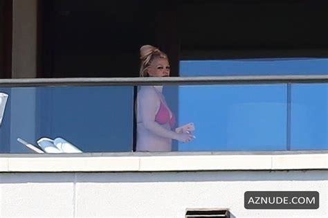Britney Spears Sexy Snaps Pics On The Balcony While Vacation In Maui Aznude
