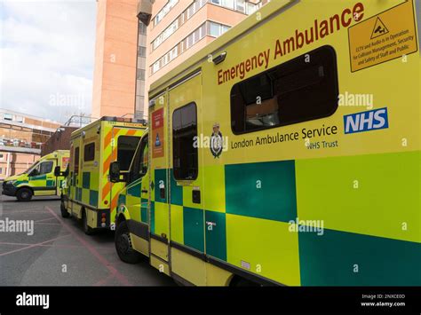 London Uk 27 February 2023 Emergency Ambulances Parked Outside The