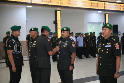 Pangdam Mayjen TNI Tri Budi Utomo Lepas Dua Pejabat Kodam VI Mlw