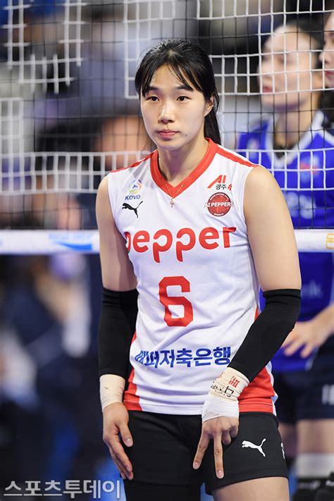 ST포토 사인 보내는 이고은 네이트 스포츠