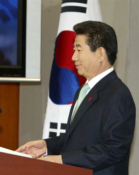 [노무현사료관] [신년 내외신 기자회견에서 활짝 웃는 노무현 대통령]
