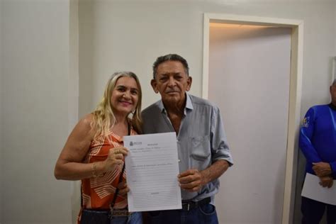 PREFEITURA DE PICOS Prefeitura de Picos realiza entrega de Certidões de Regularização e