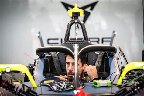 Lucas Di Grassi Estreia Novo Carro Em Testes Oficiais Da Fe