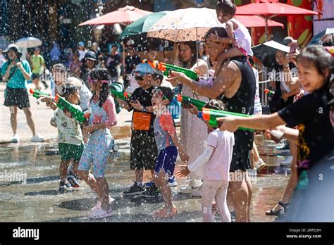 Gamines En Maillot De Bain Banque De Photographies Et Dimages Haute R Solution Alamy