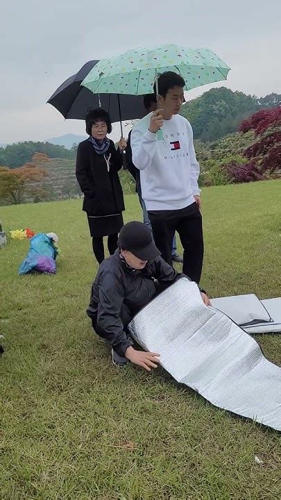 주말 미리 다녀온 부모님성묘온가족이 다녀왔습니다 옆에계실때 더 잘모셔야한다는것를뒤늦은후해는 소용이없다죄송합니다ㅠㅠ 아버지 어머니어버이날성묘아들딸손자온가족