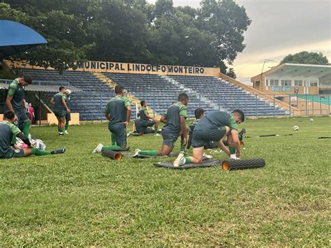 Altos realiza treino visando estreia no Nordestão e conta dois