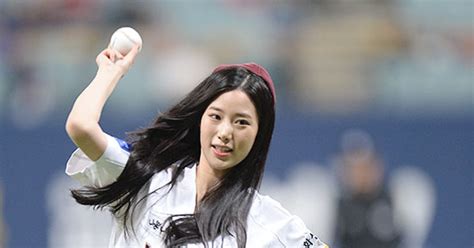 베리굿 조현 강력한 투심패스트볼 시구 [mk포토]