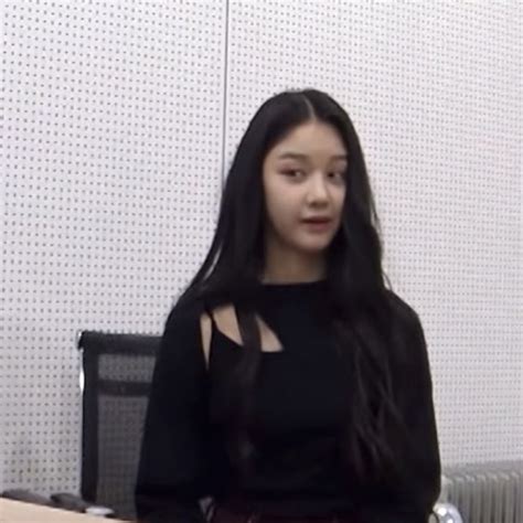 Me By Jisoo 31032023 103 ♭⁷ On Twitter She´s So Funny With