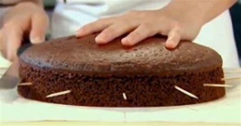 How To Cut A Layer Cake Chatelaine