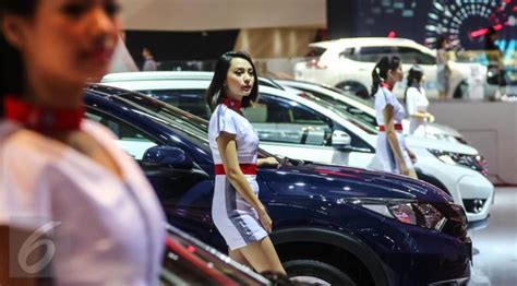 Pameran Toyota Denagn Model Model Seksi GIIAS 2016