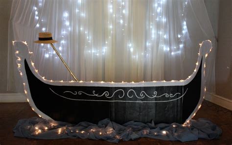How To Make A Gondola Aka Homeschool Mom Italian Theme Italy Party