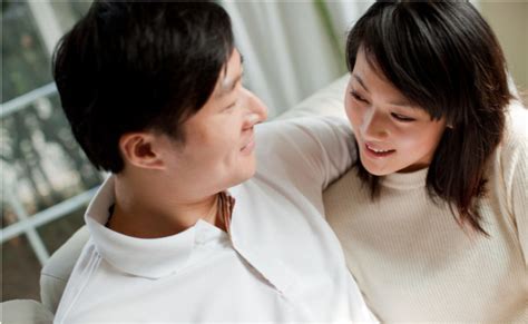 我爱上了我妻子的闺蜜，我们该离婚吗？妻子密友爱我新浪新闻