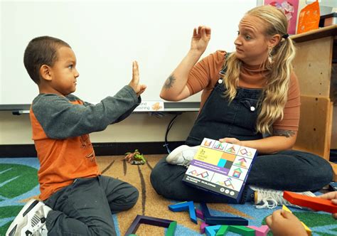 L A Unifieds Bilingual Program For Deaf Students Hailed As A Model