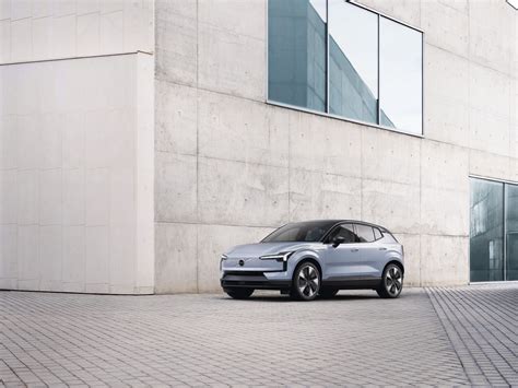 Volvo 意外發表「史上最小」純電休旅車種 Ex30！驚人數據規格公開：半小時內即可快充 80 、兩款電池自由選配、36 秒零到一百