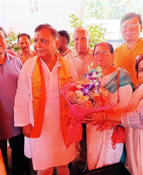 वैश्य अग्रवाल परिवार ने नवनियुक्त भाजपा सांसद अतुल गर्ग को दी बधाई