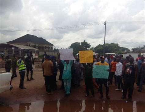 Edo Election Pdp Supporters In Solidarity Song At Inec Hq Vanguard News