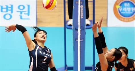 [실업배구] 속공공격하는 장영은