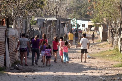 Polémica Por El Indec Reportaron Que La Pobreza Bajó 20 Puntos En