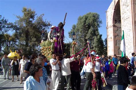 Archivo PROCESIÓN ENTRANDO A PARROQUIA DE SAN MIGUEL ARCÁNGEL VIERNES SANTO ATITALAQUIA HGO