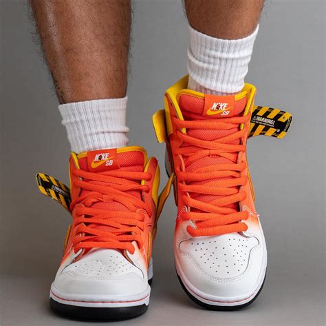 新鞋居然有牙印全新万圣节Dunk SB 实物提前曝光 球鞋资讯 FLIGHTCLUB中文站 SNEAKER球鞋资讯第一站